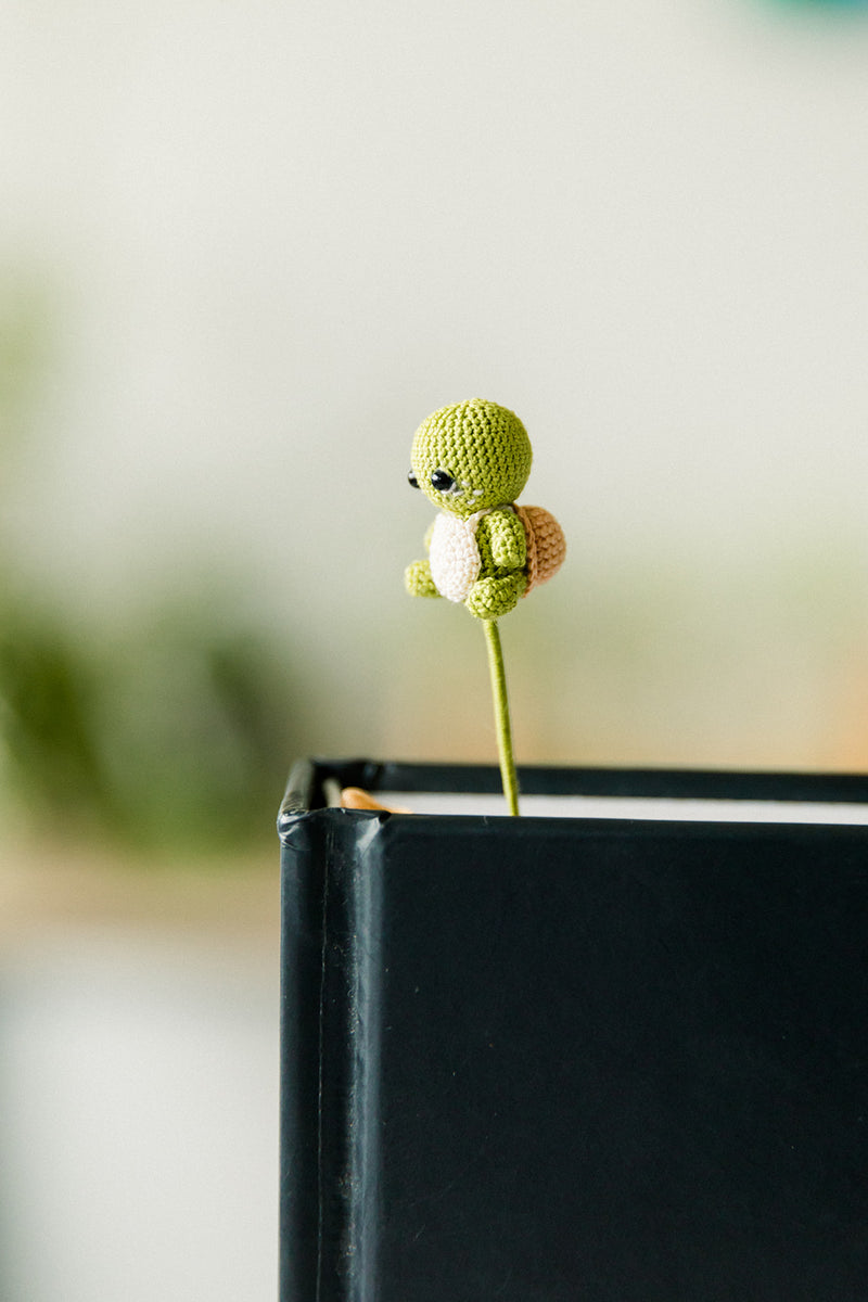 Microcrochet Turtle Bookmark – Itty Bitty Handmade