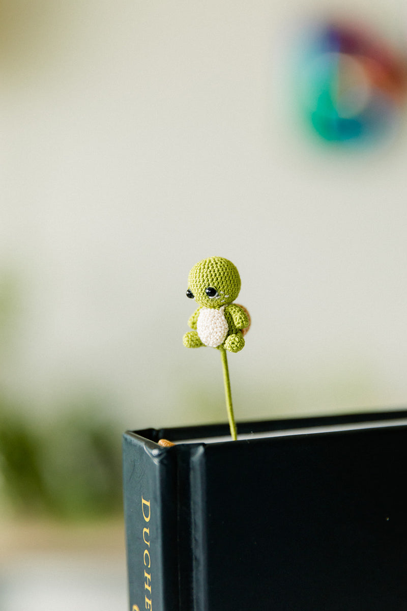 Microcrochet Turtle Bookmark – Itty Bitty Handmade